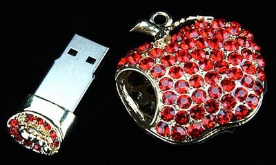 D i s k - O n - K e y: Jeweled Apple USB thumb drive